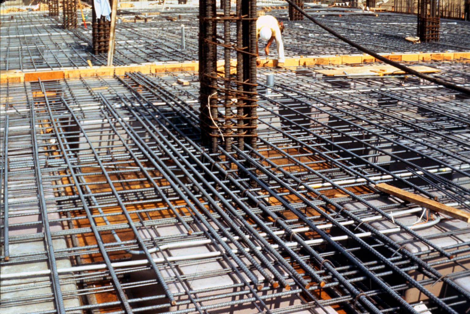 Detailing of Concrete Slabs to Eurocode 2 - STRUCTURES CENTRE